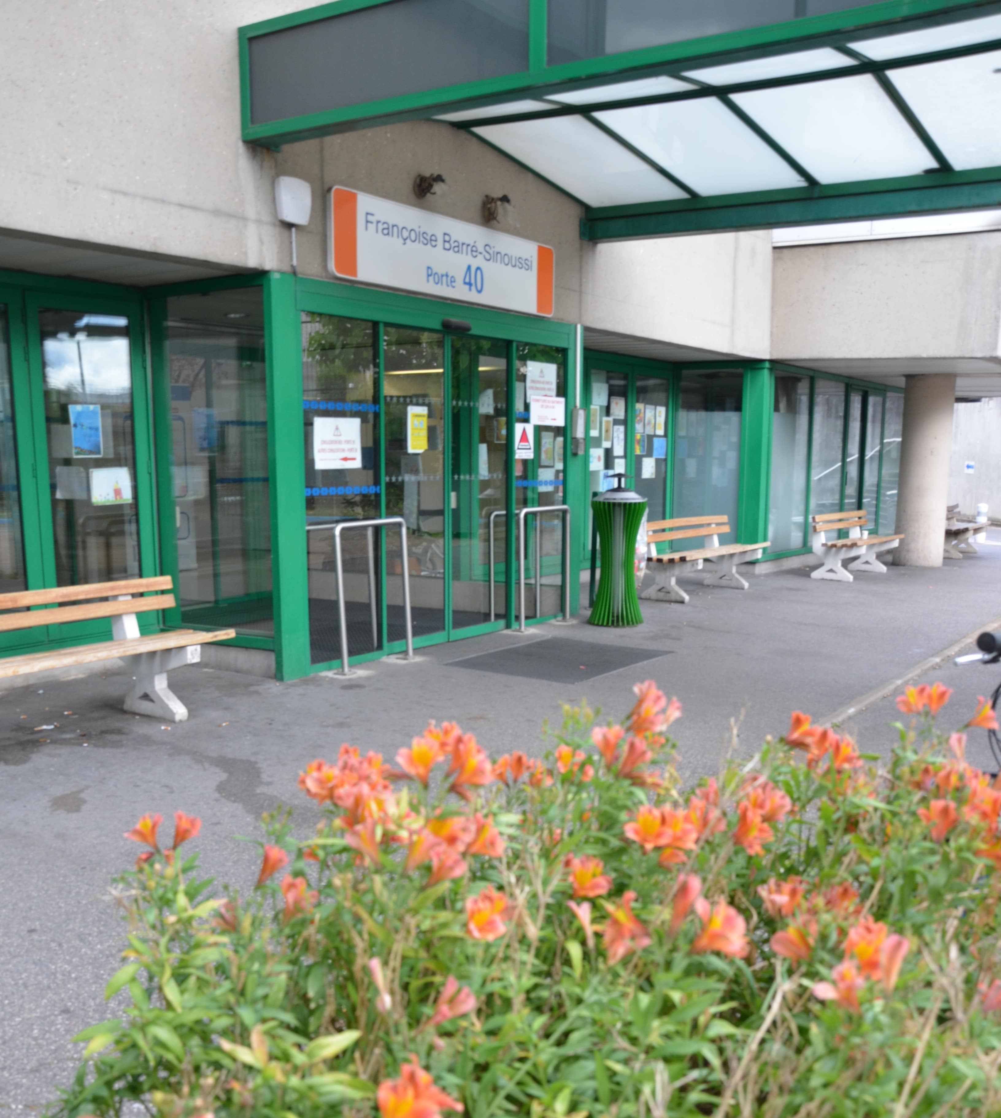 DSC_4469 Entree batiment FBS-min_____ | Hôpital Bicêtre